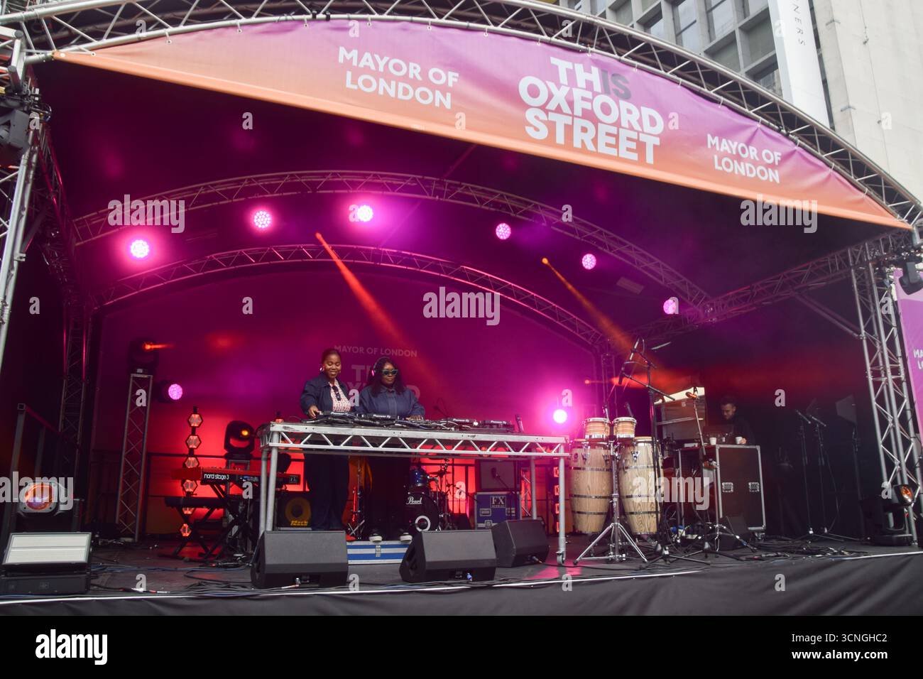 London, UK. 21st September 2025. DJs entertain the crowds in Oxford ...