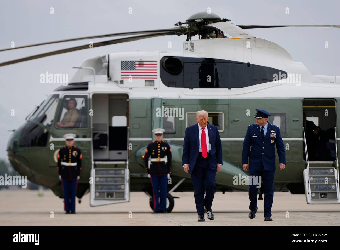 President Donald Trump talking with Col. Christopher Robinson, right ...