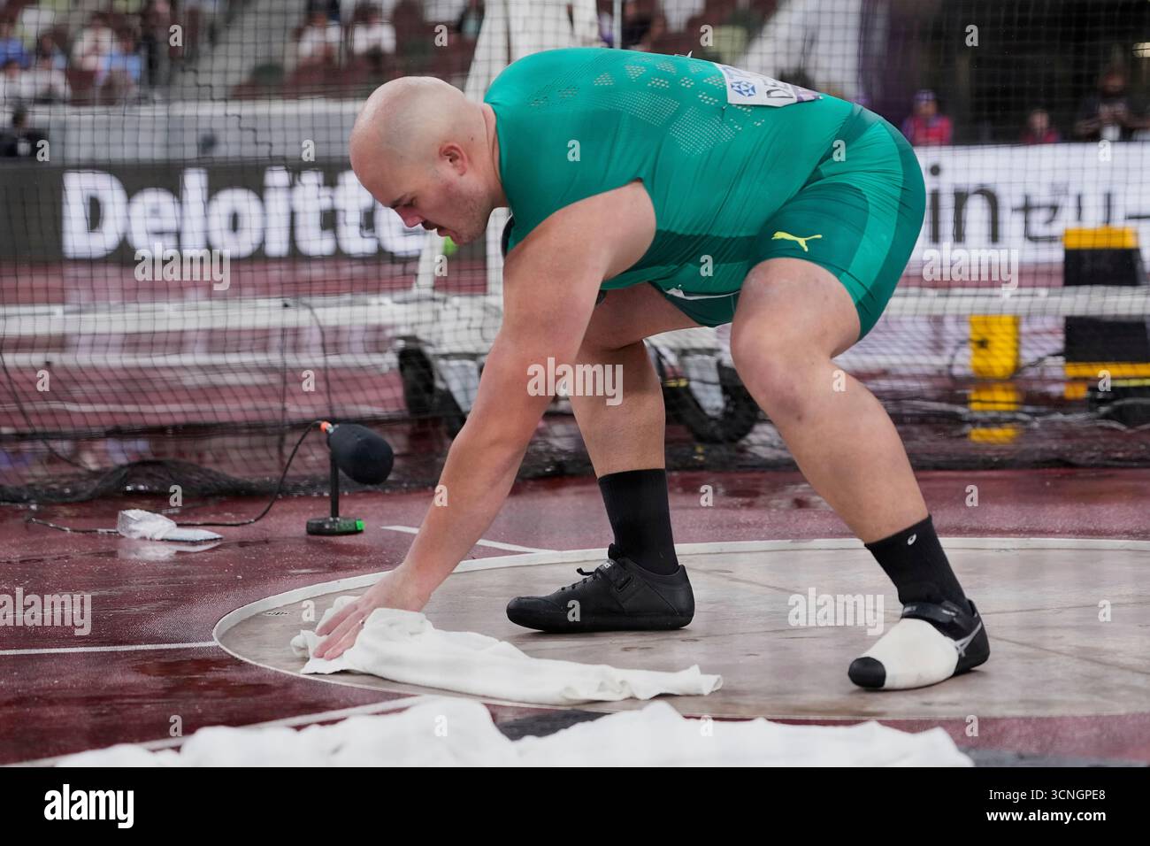 Australia's Matthew Denny dries the competition circle in the men's ...