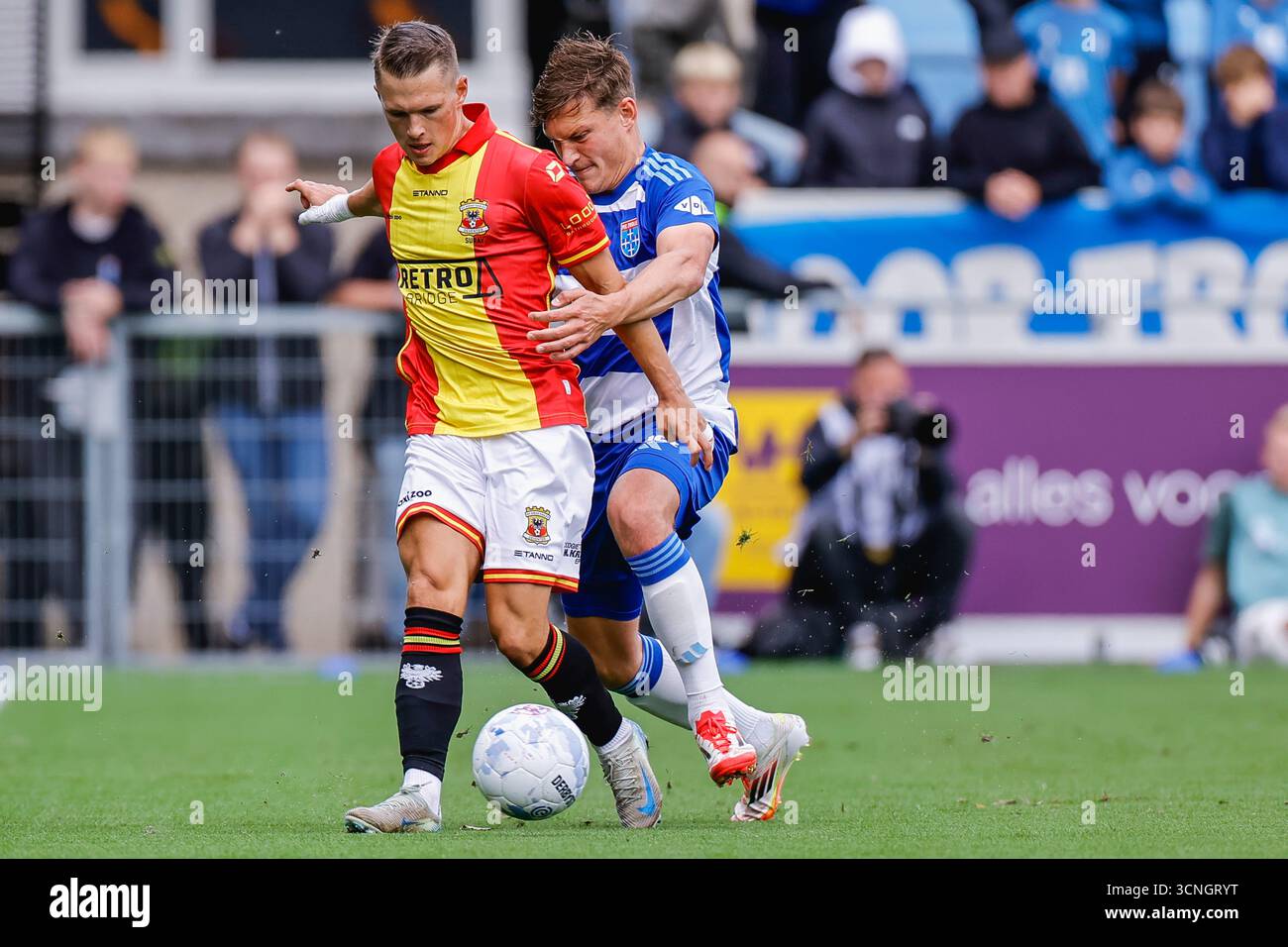 Thijs oosting battles for possession with mathis suray hi-res stock photography and images - Alamy
