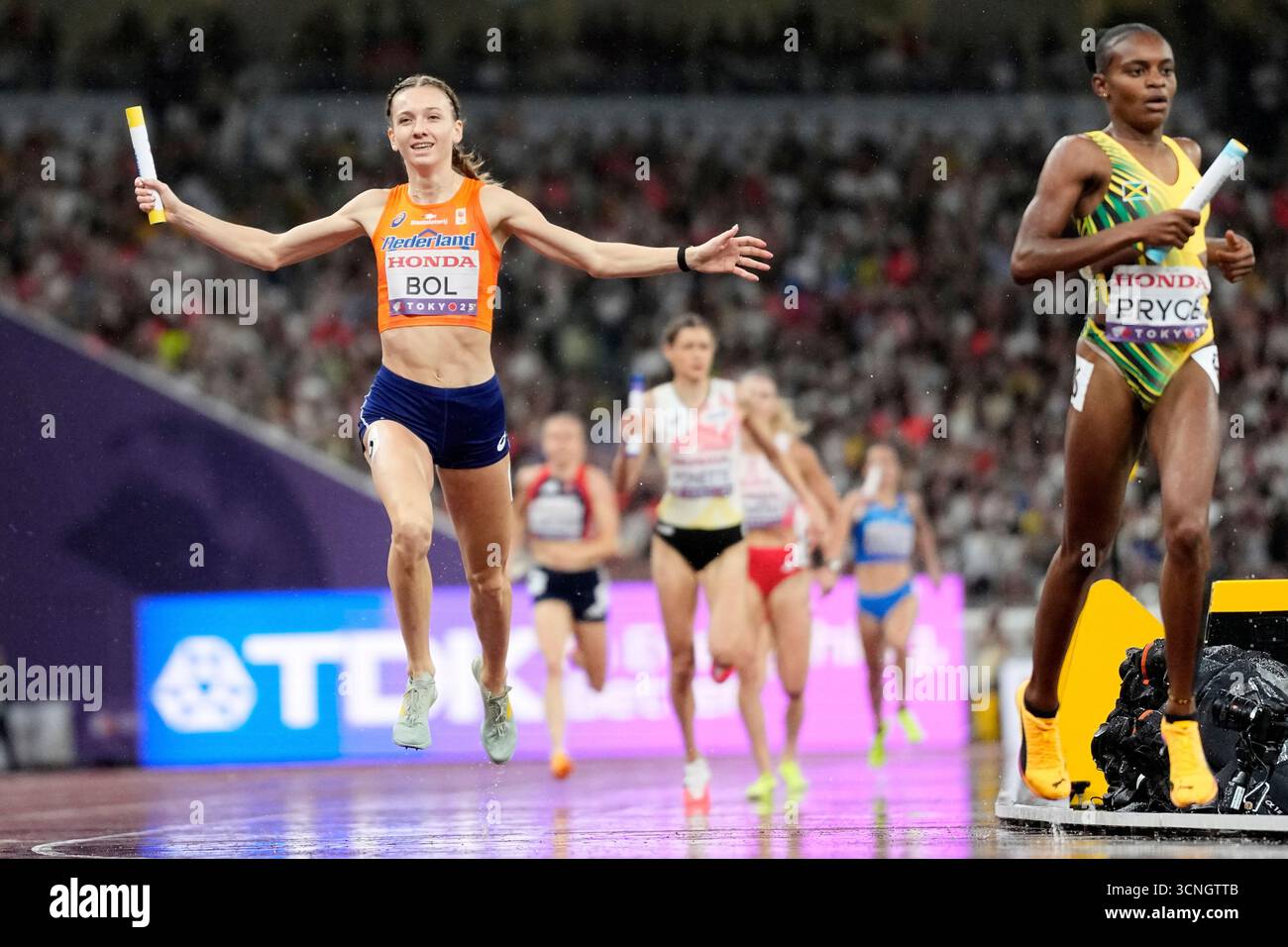 Femke Bol of the Netherlands anchors her team to bronze in the women's ...
