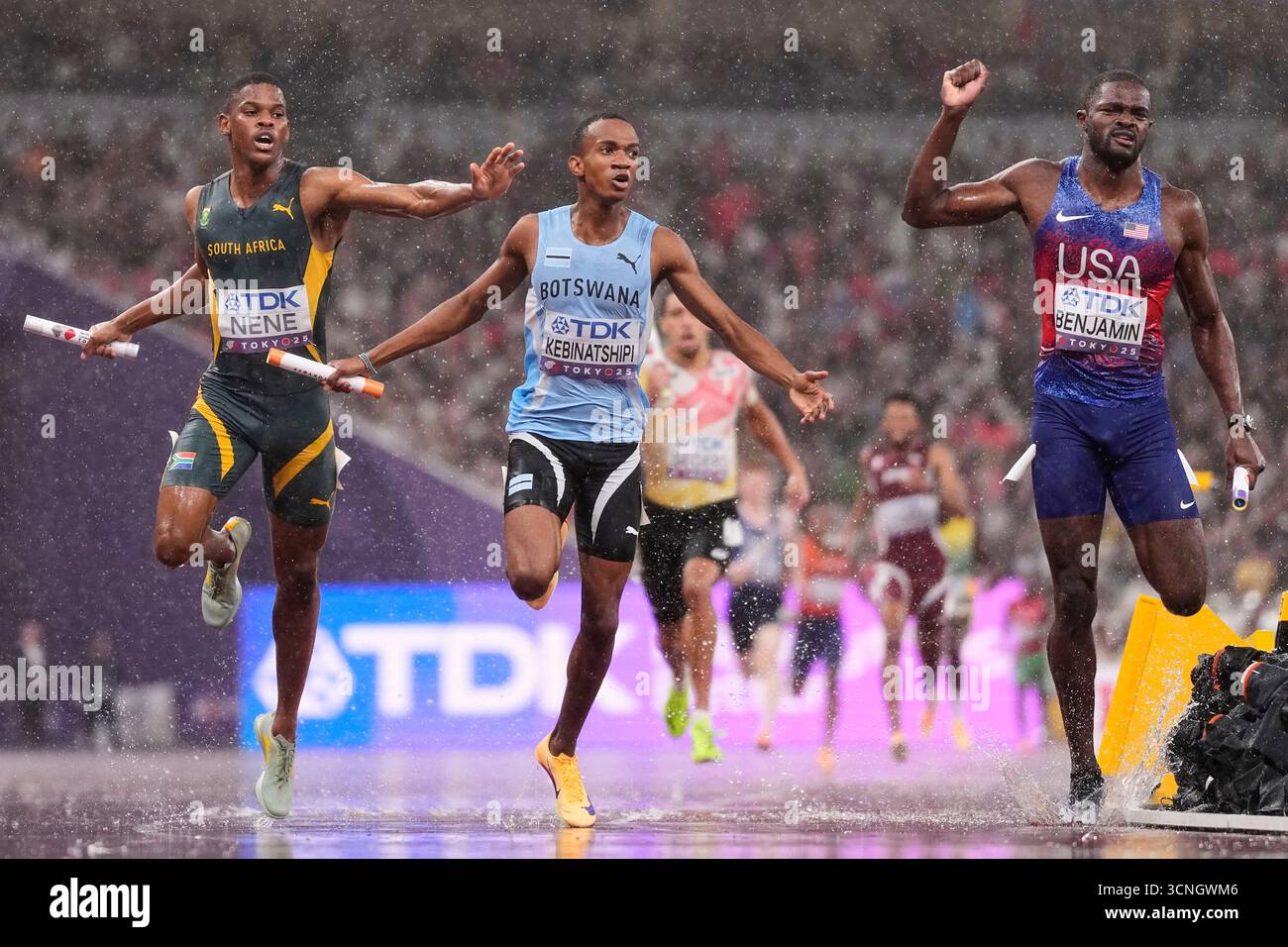 Botswana's Busang Collen Kebinatshipi crosses the line to win the gold ...
