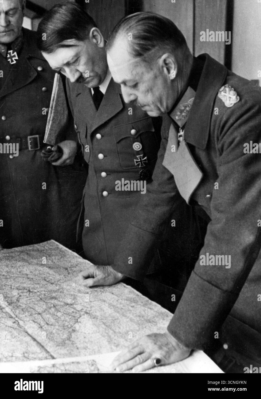 Hitler looking at map hi-res stock photography and images - Alamy