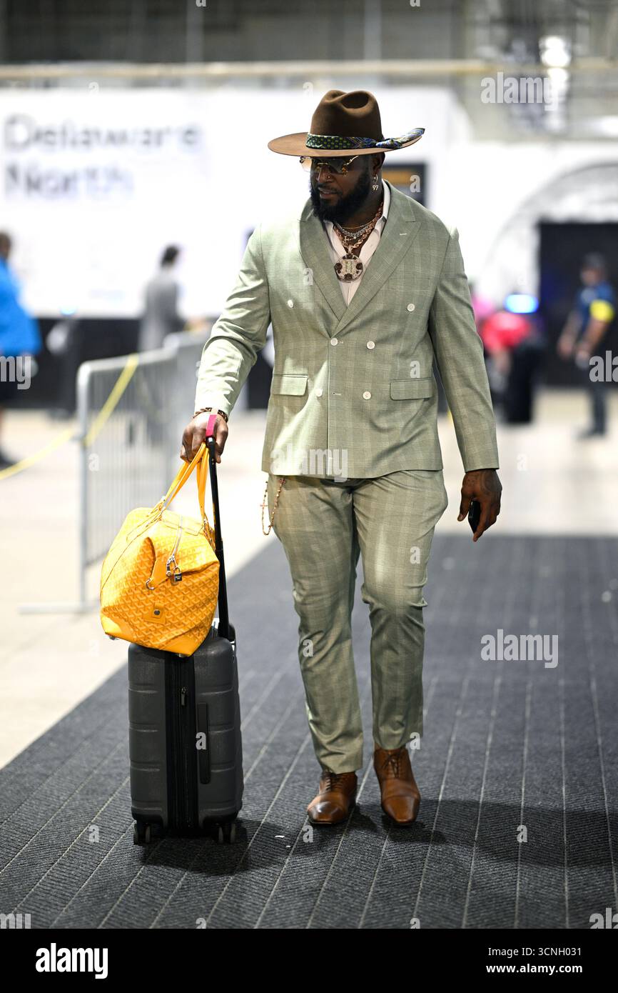 Houston Texans defensive tackle Mario Edwards arrives to the stadium ...