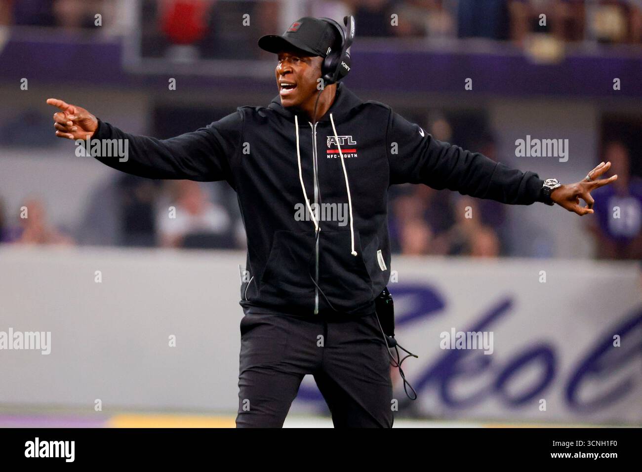 Atlanta Falcons head coach Raheem Morris yells to an official in the ...