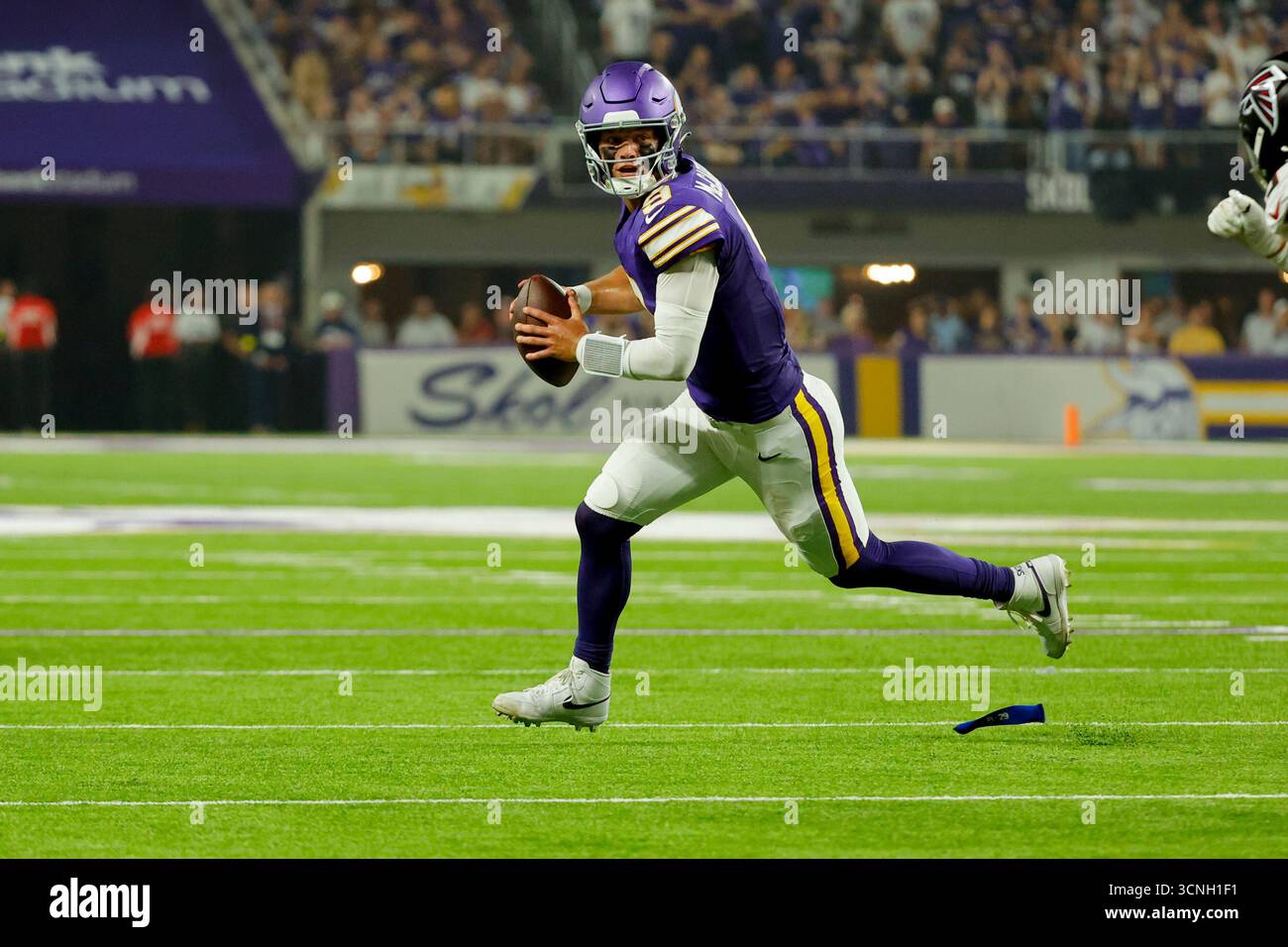 Minnesota Vikings quarterback J.J. McCarthy (9) scrambles against the ...