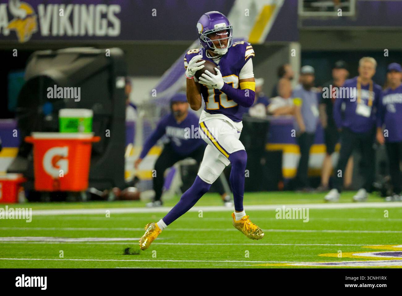 Minnesota Vikings wide receiver Justin Jefferson (18) catches a pass ...