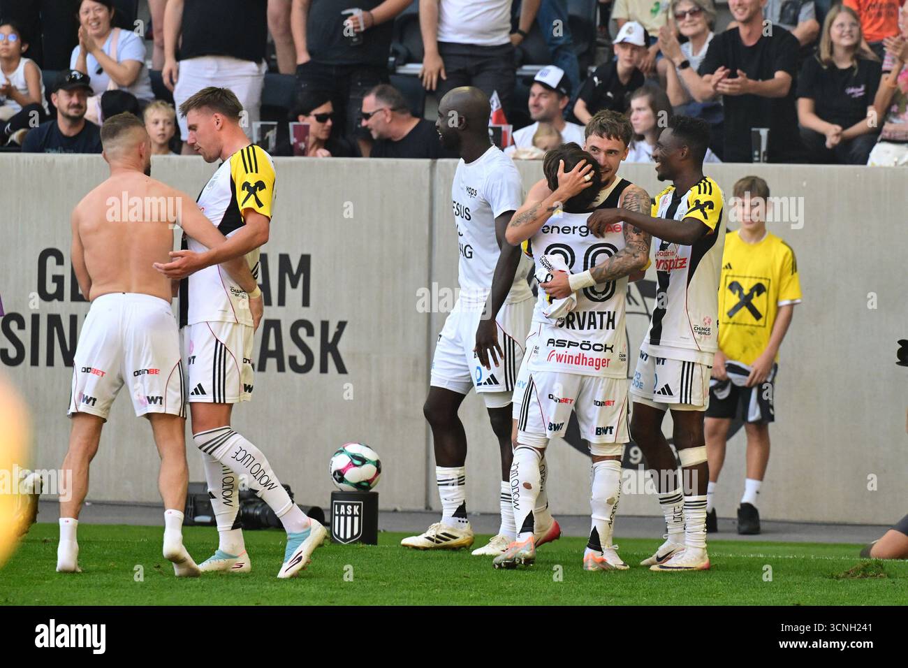ABD0104 20250921 - LINZ - ÖSTERREICH: Christoph Lang (LASK) feiert das ...