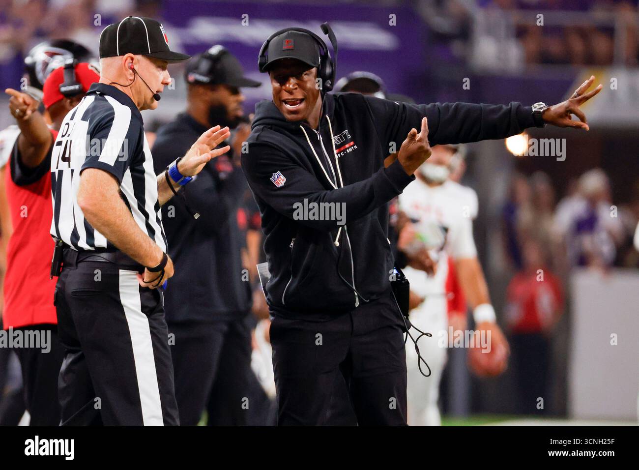 Atlanta Falcons head coach Raheem Morris yells to down judge Derick ...
