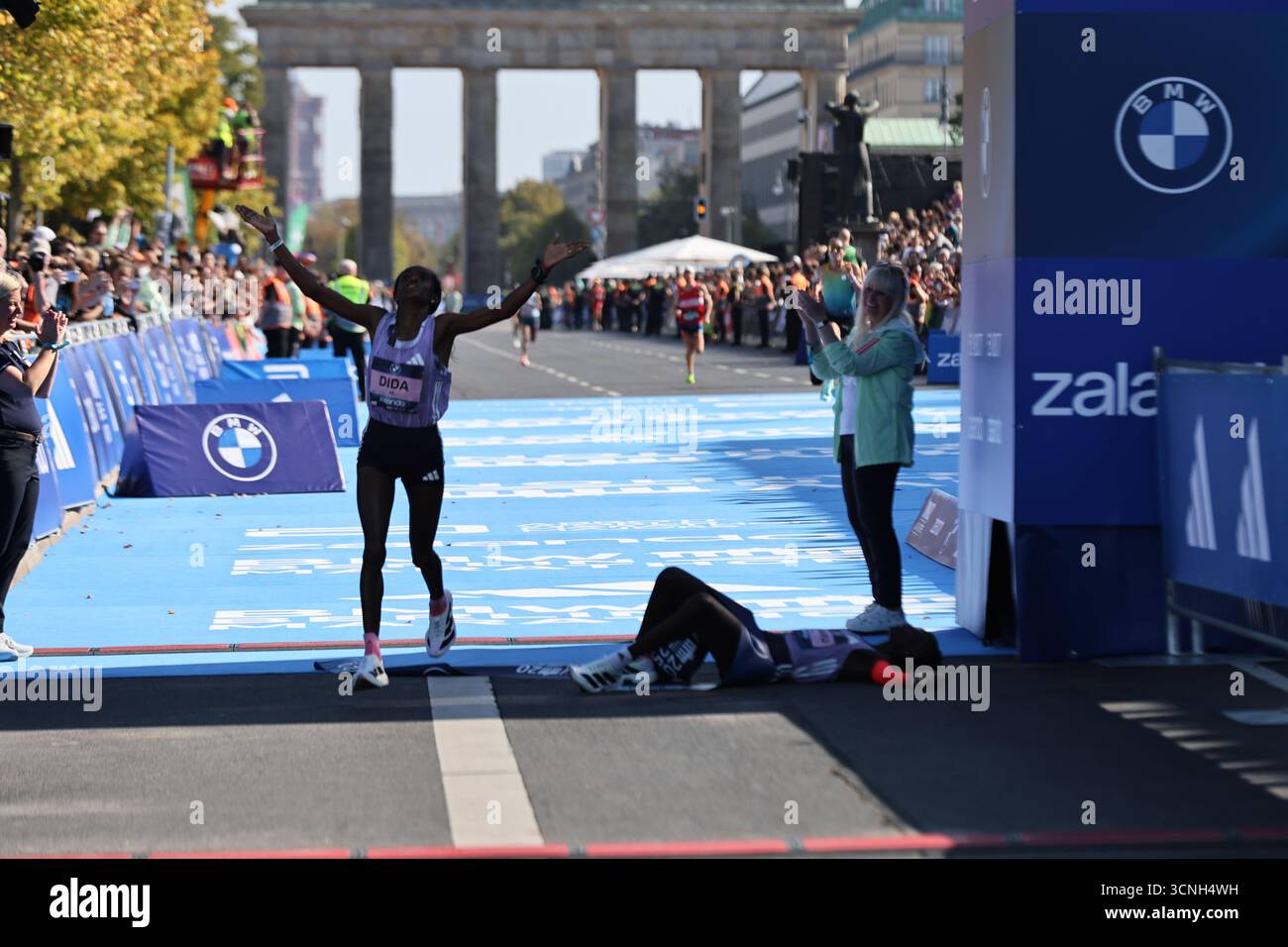 09/21/2025, Berlin, Germany. Dera Dida at the finish. Rosemary Wanjiru ...