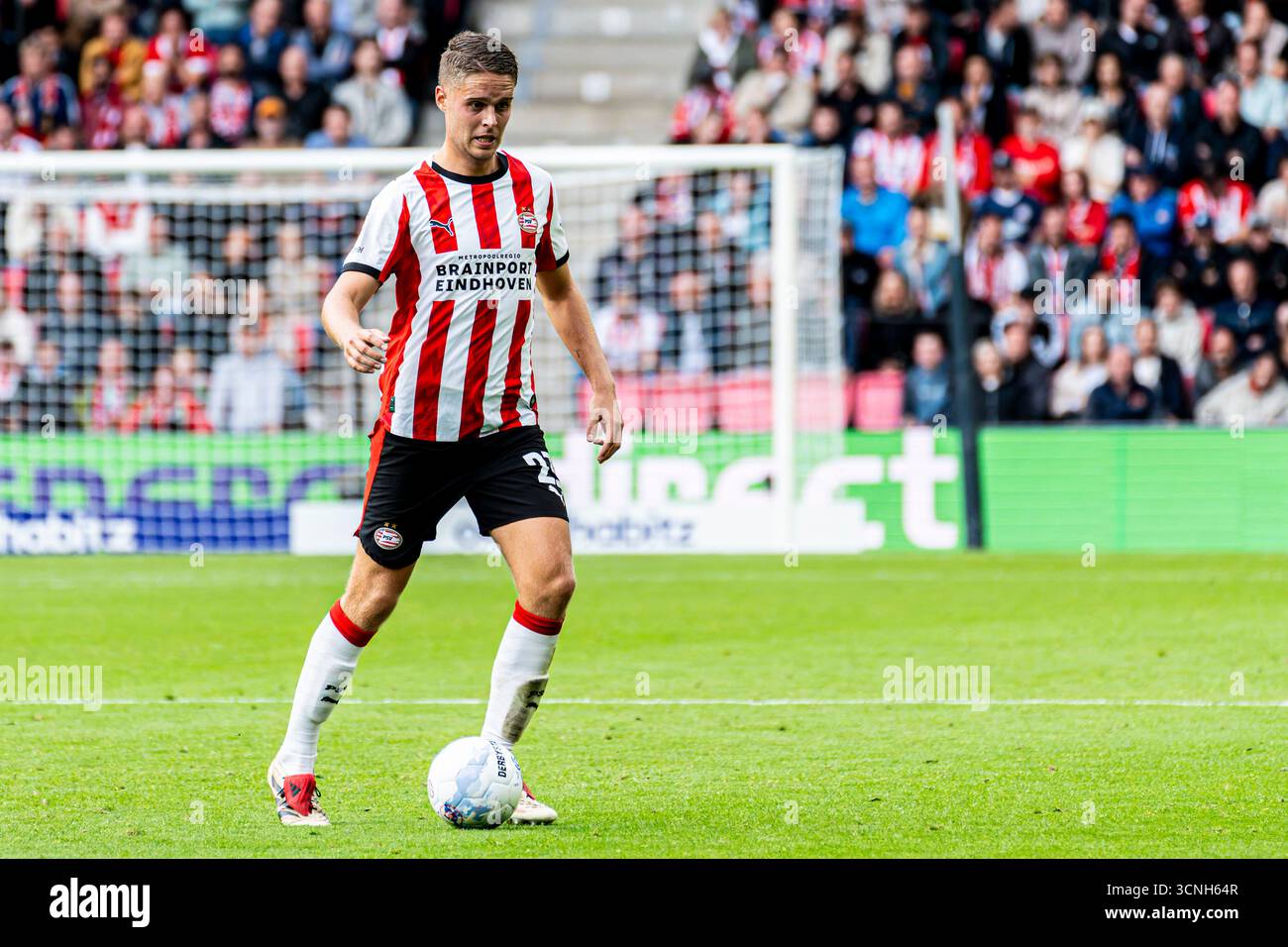 Joey Veerman of PSV Eindhoven runs with the ball during the Dutch ...