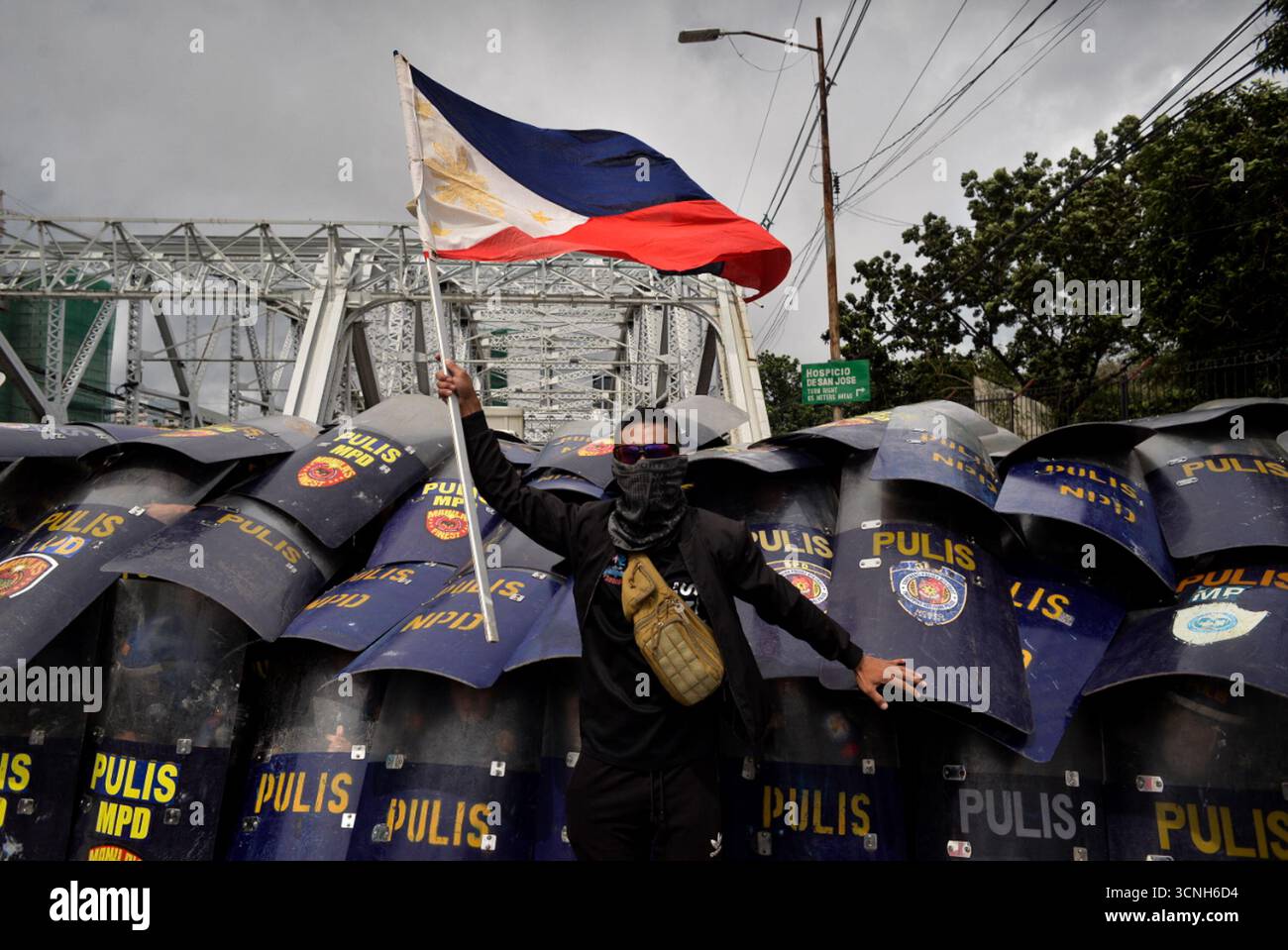 Protesters clash with anti-riot police at Ayala Bridge, Manila, during ...