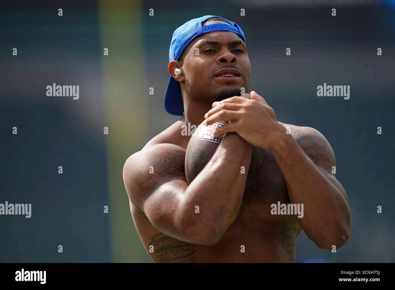 Los Angeles Rams running back Jarquez Hunter warms up before an NFL ...