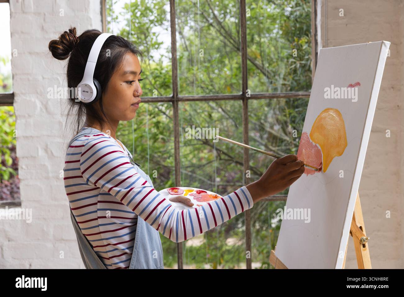 Asian female painter wearing hi-res stock photography and images - Alamy