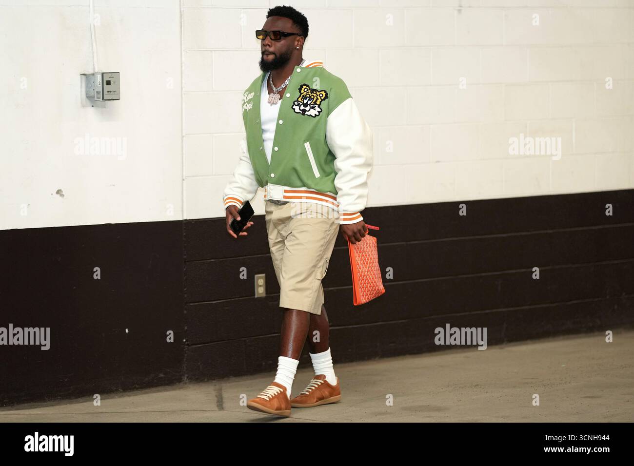Cleveland Browns running back Jerome Ford (34) arrives before an NFL ...