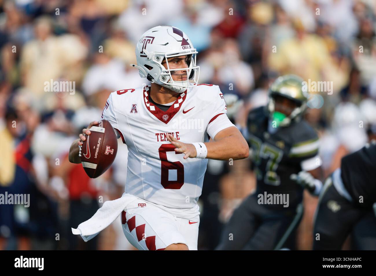Temple quarterback Evan Simon throws a pass during the first half of an ...