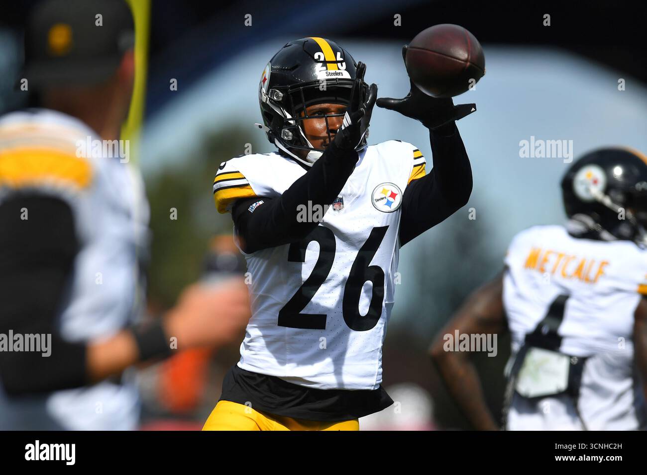 Pittsburgh Steelers cornerback Brandin Echols (26) warms up before an ...