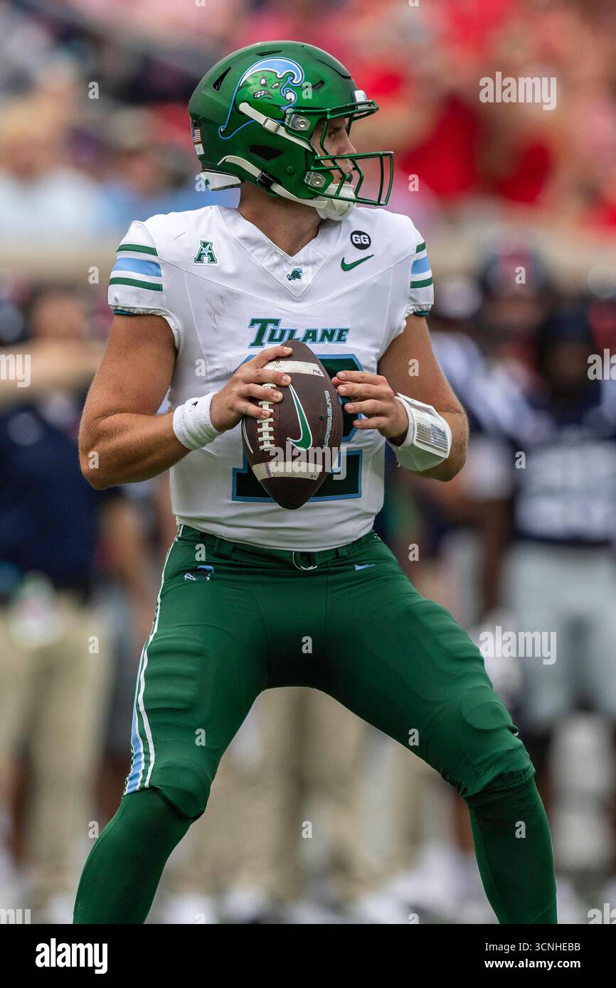 Tulane quarterback Jake Retzlaff (12) scans the field during the first ...