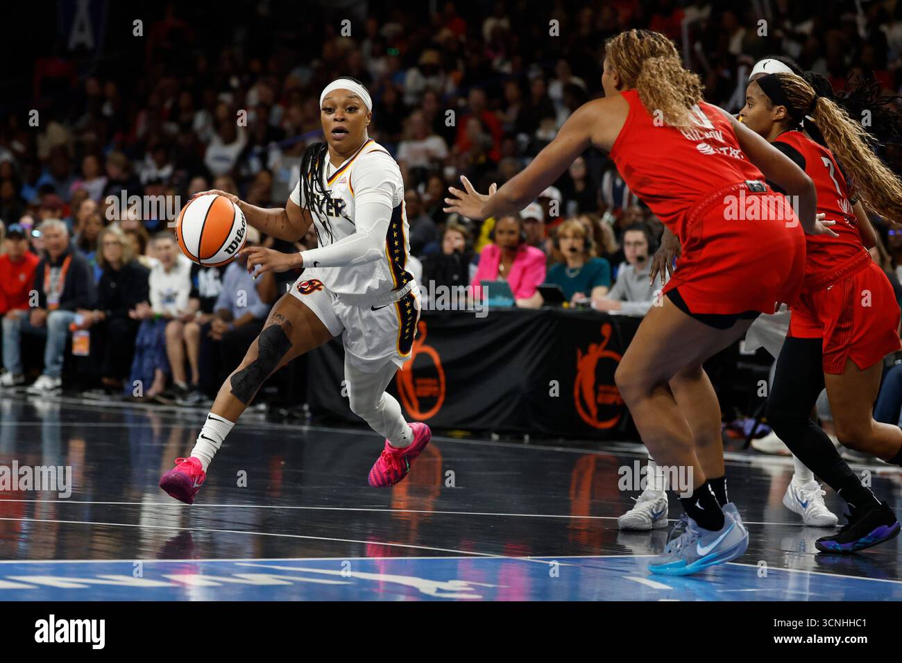 Indiana Fever guard Odyssey Sims (1) dribbles the ball during the first ...