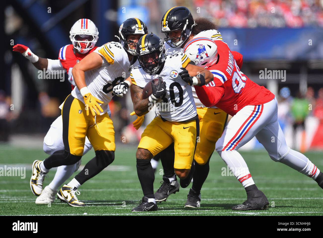 Pittsburgh Steelers running back Jaylen Warren (30) runs against New ...