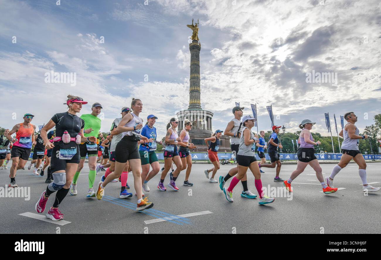 51. Berlin-Marathon 21.09.2025. Hier: Läufer an der Siegessäule ...