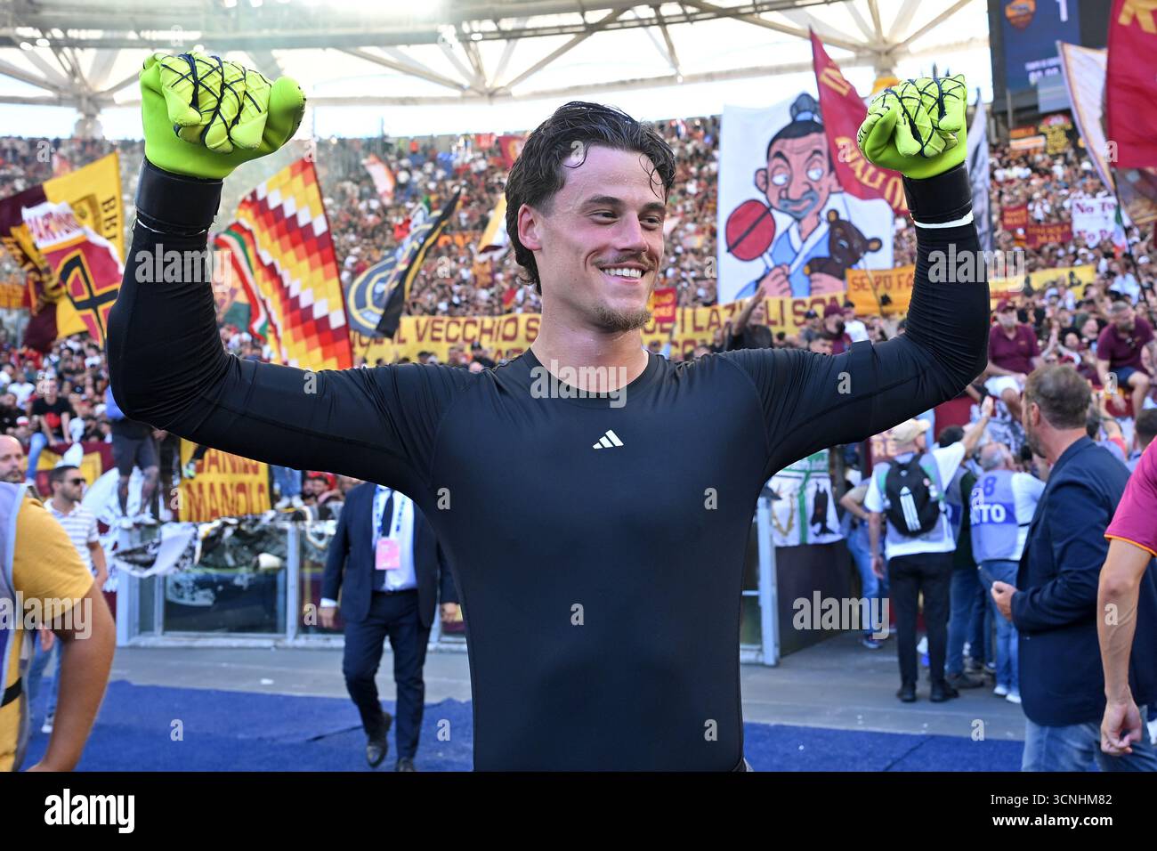 Mile Svilar of AS Roma celebrating the victory at the end of the match ...