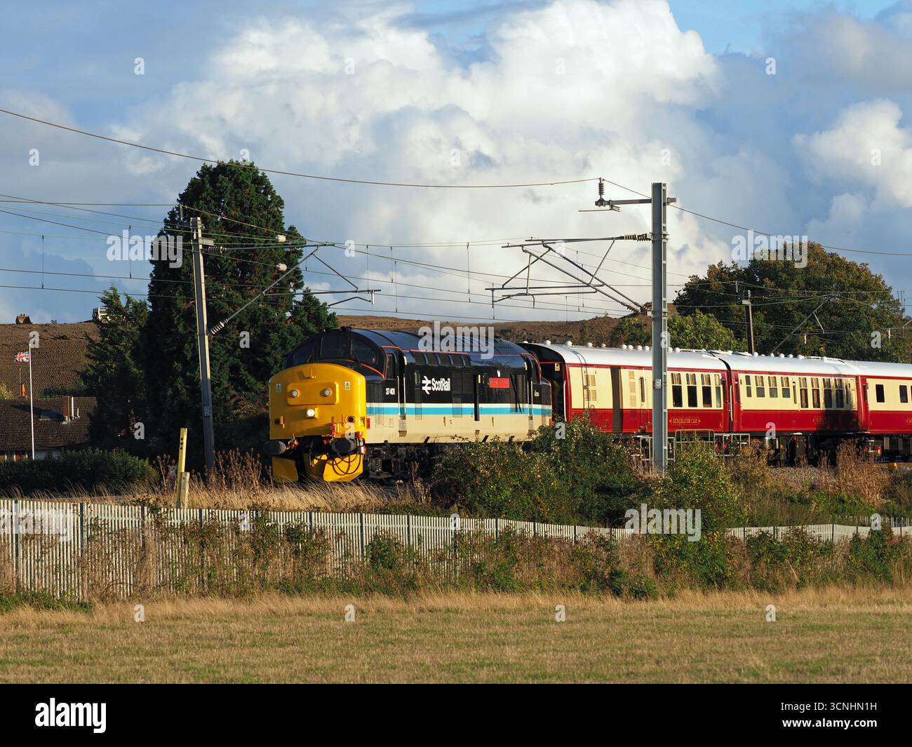 Class 37 37401 Mary Queen of Scots leads a charter train through ...