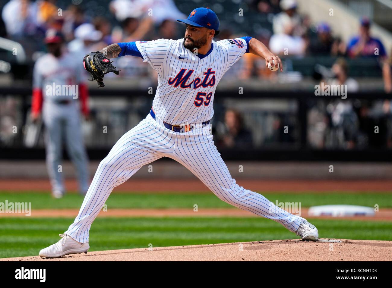 New York Mets pitcher Sean Manaea (59) throws during the first inning ...