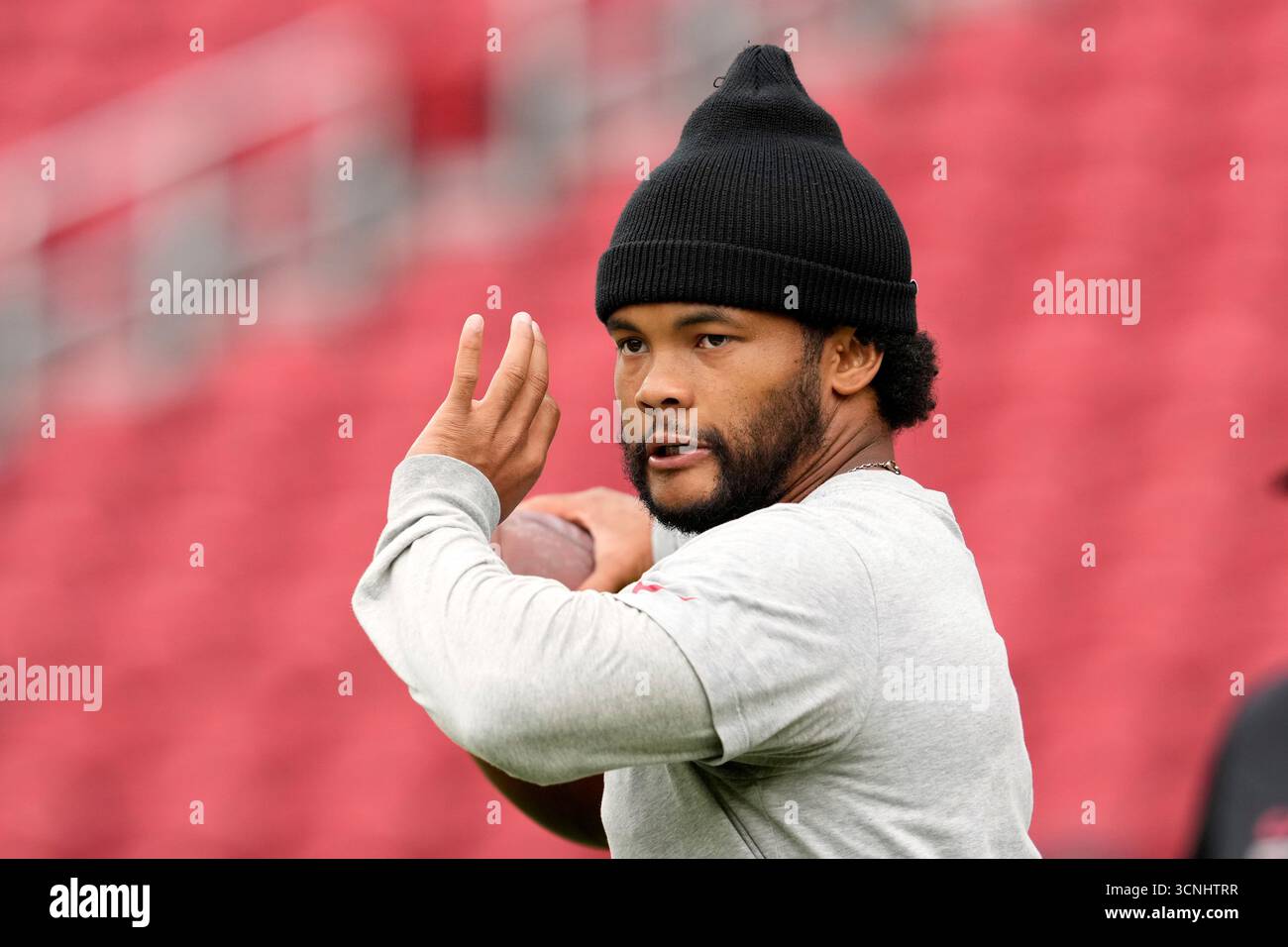 Arizona Cardinals quarterback Kyler Murray warms up prior to an NFL ...