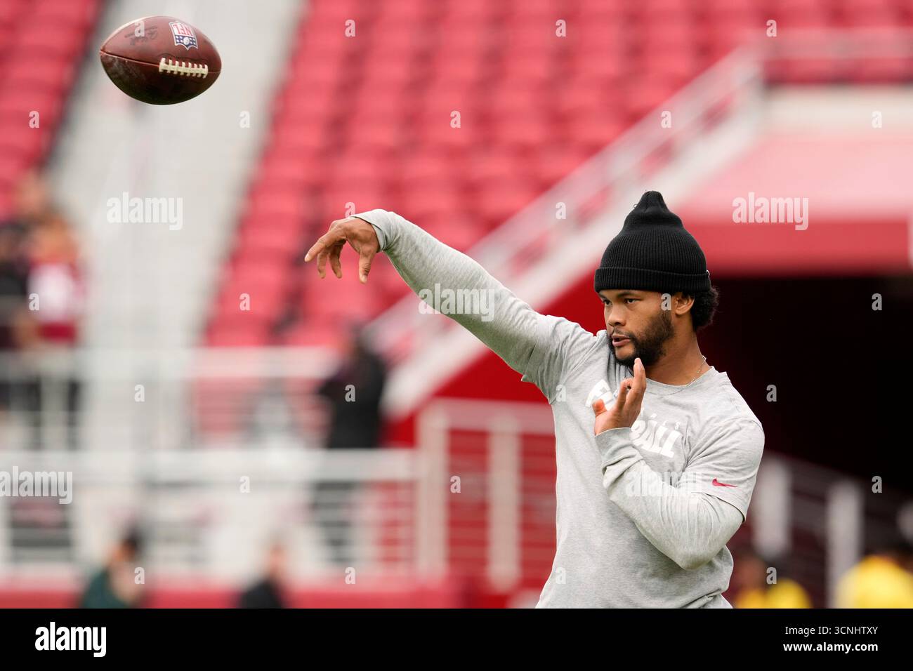 Arizona Cardinals quarterback Kyler Murray warms up prior to an NFL ...