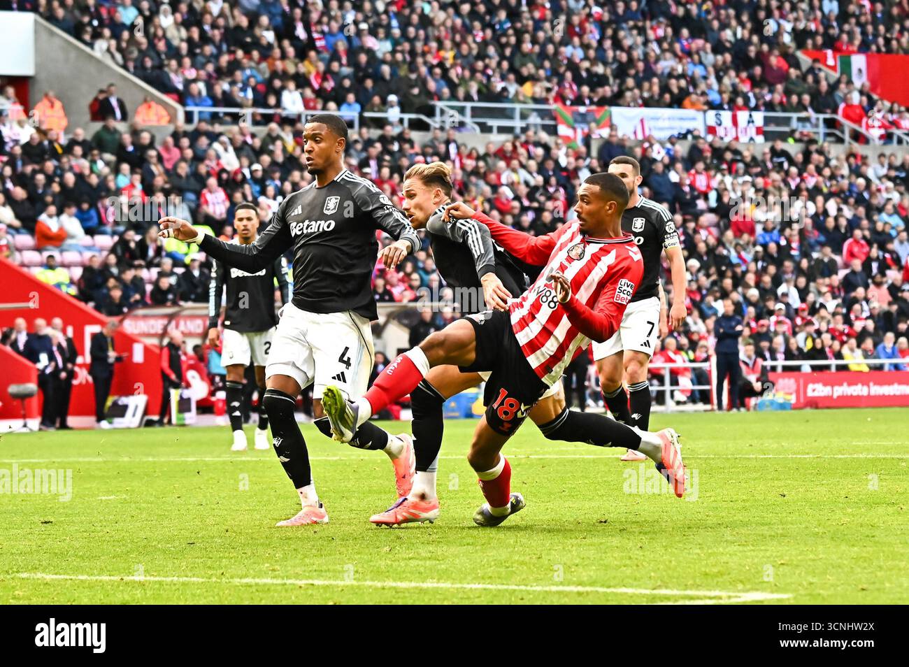Wilson Isidor (18) scores Sunderland's equaliser against Aston Villa in ...