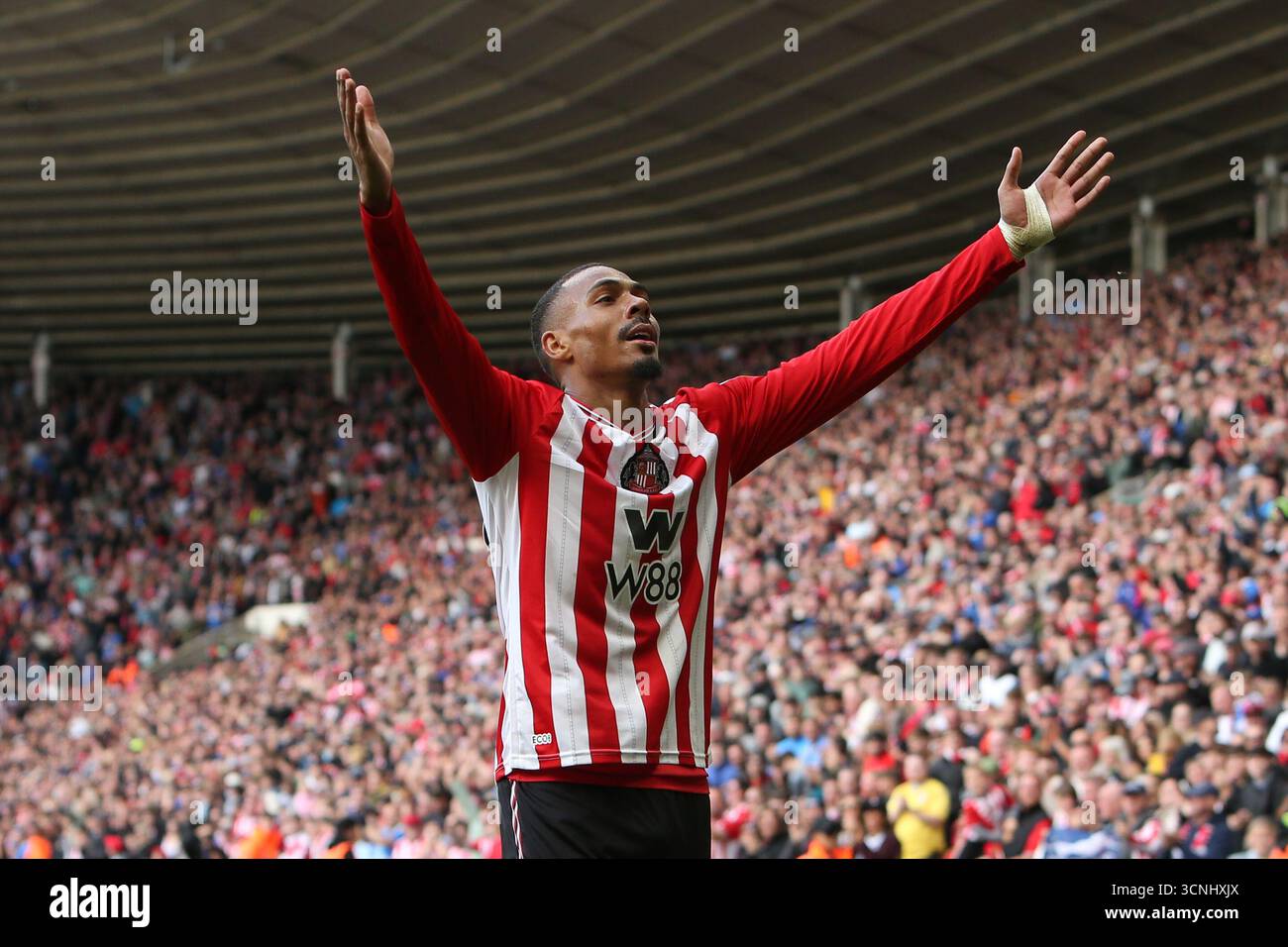 Wilson Isidor Of Sunderland celebrates his goal during the Premier ...