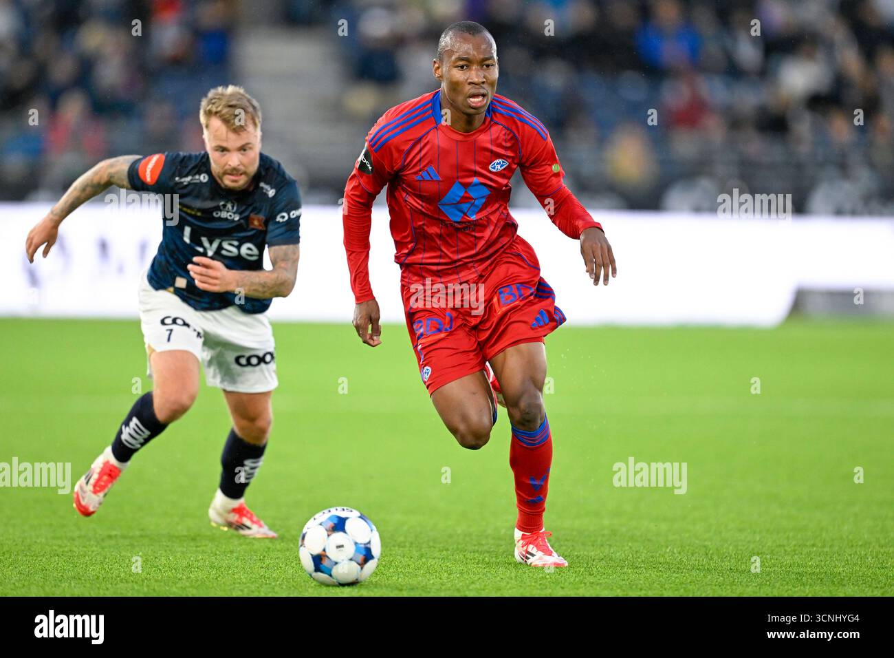 Stavanger 20250921. Vikings Sander Svendsen and Moldes Samukele Kabini ...