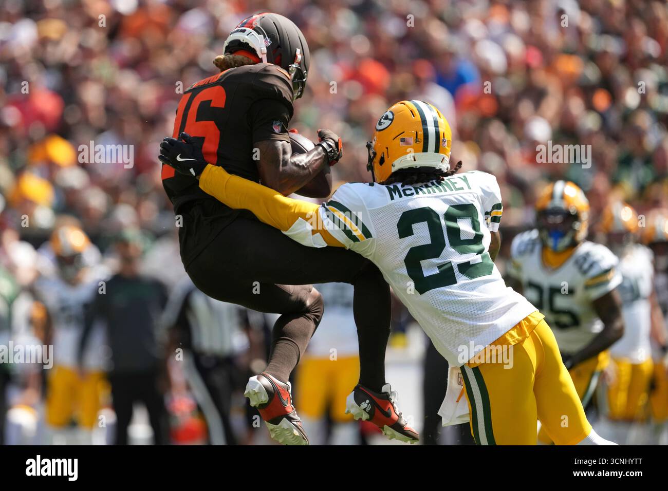 Cleveland Browns wide receiver Isaiah Bond (16) catches a pass as Green ...