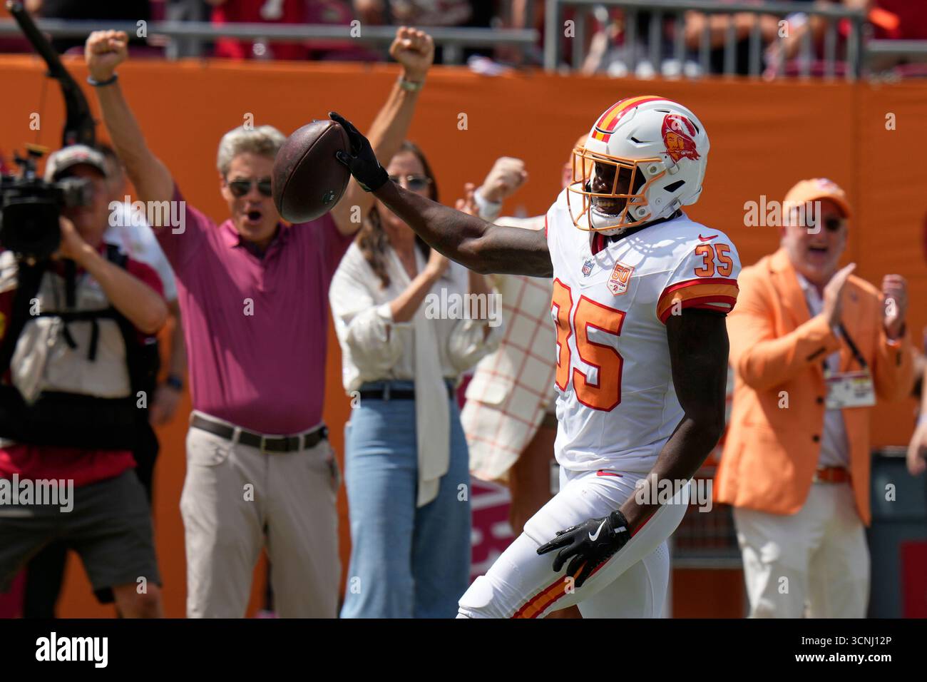 Tampa Bay Buccaneers cornerback Jamel Dean (35) celebrates after ...