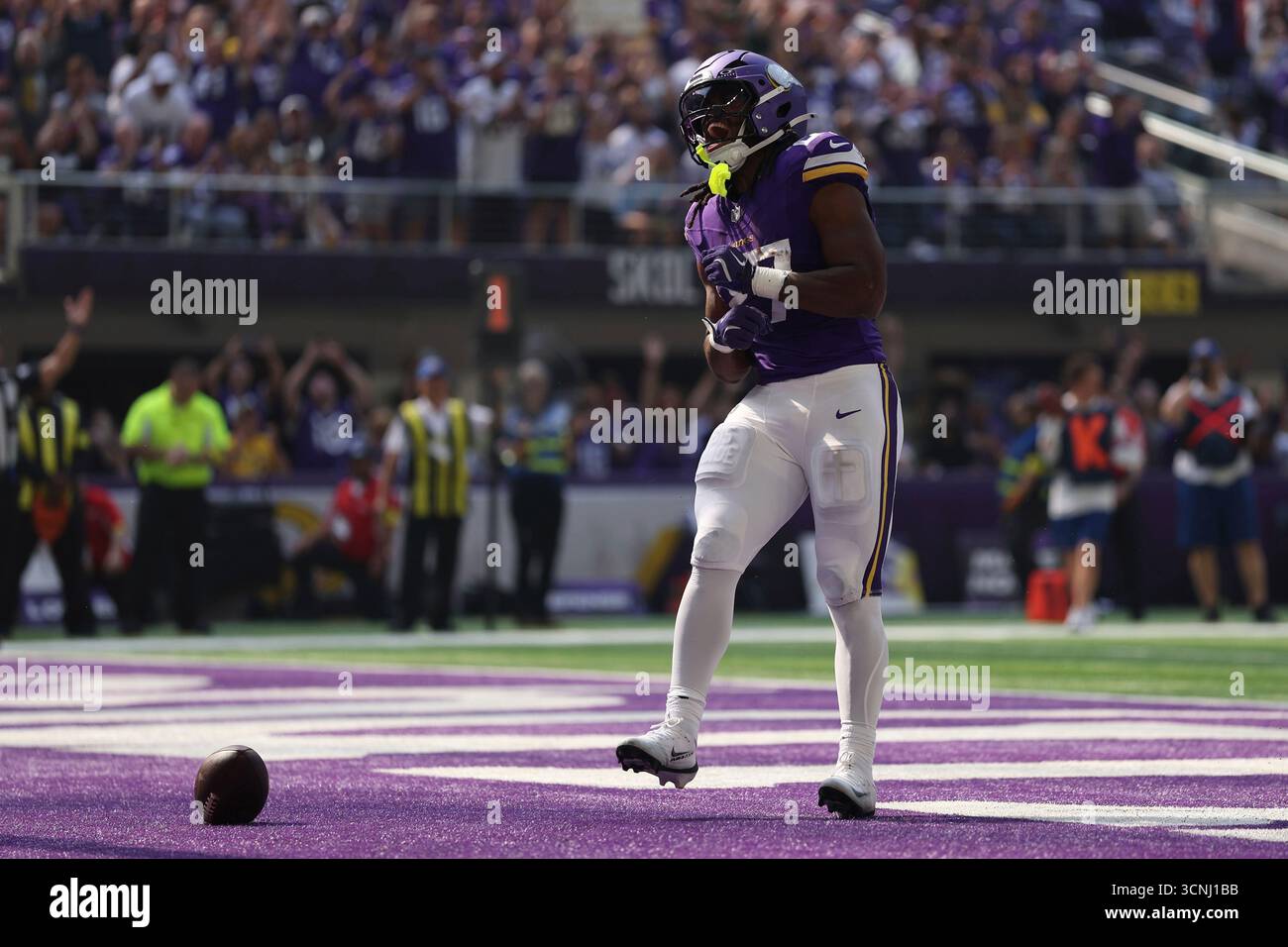 Minnesota Vikings running back Jordan Mason (27) celebrates a touchdown ...