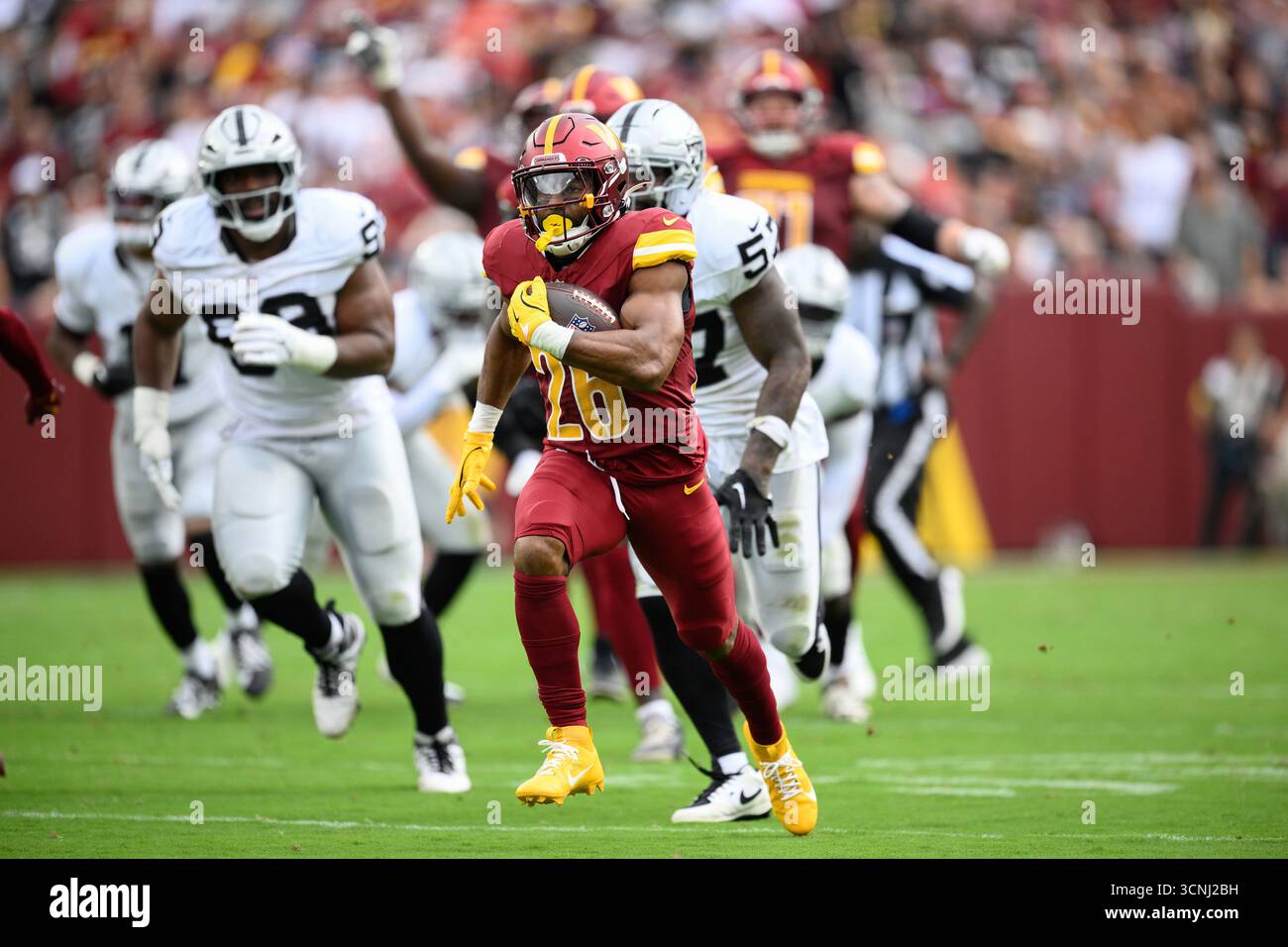 Washington Commanders running back Jeremy McNichols (26) runs for a ...