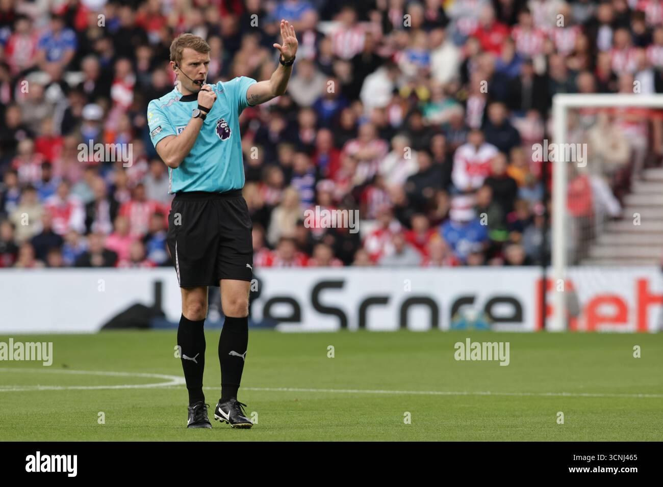 Referee Sam Barrott during the Premier League match between Sunderland ...