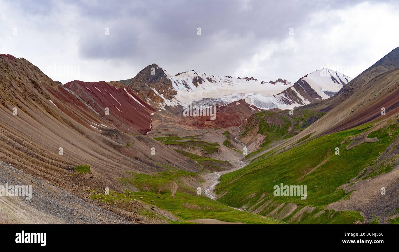 Pass in the pamir mountains hi-res stock photography and images - Alamy