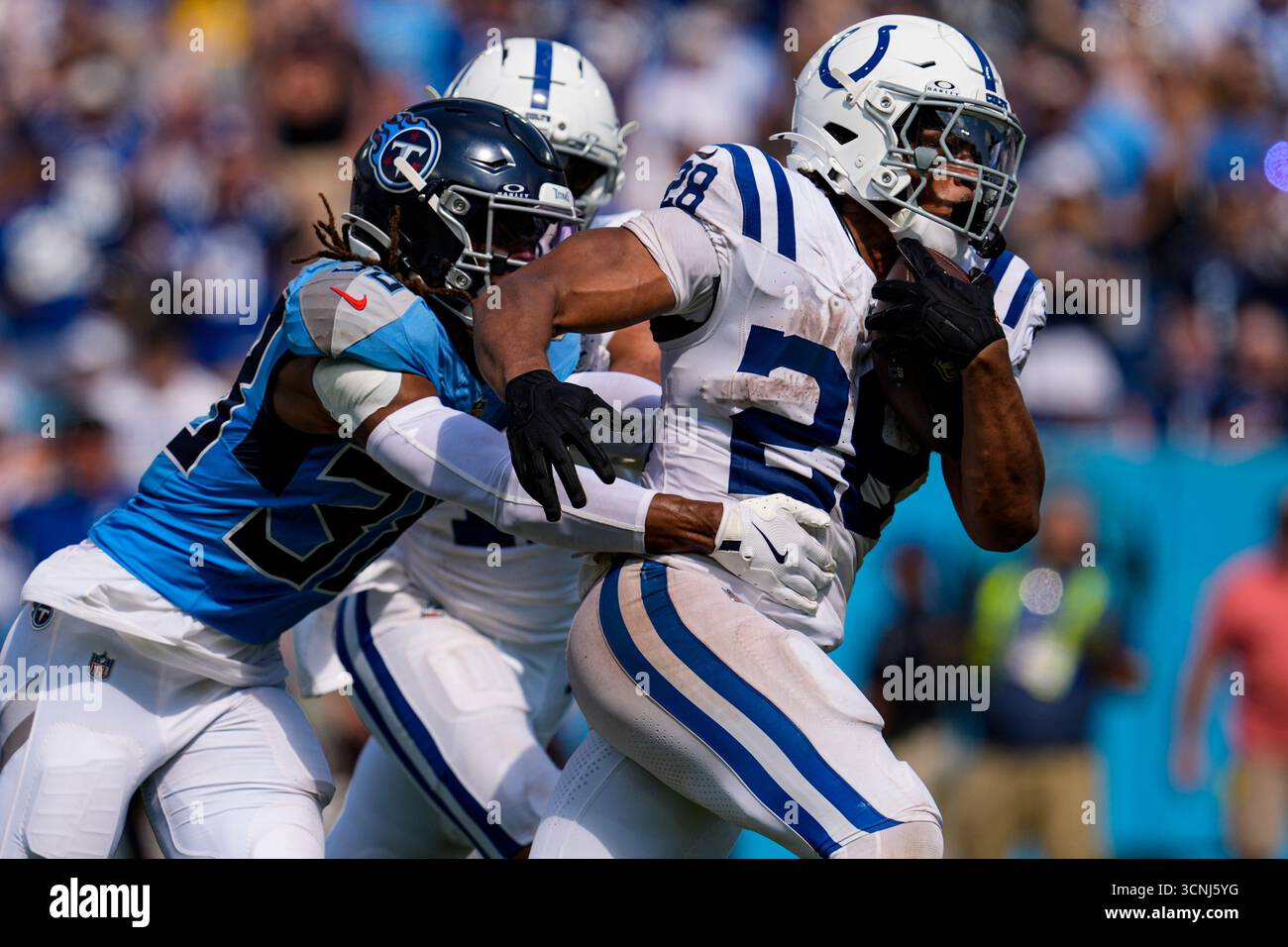 Tennessee Titans safety Quandre Diggs (28) runs past Tennessee Titans ...