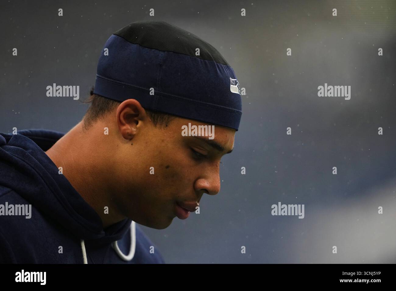 Seattle Seahawks running back Zach Charbonnet warms up before an NFL ...