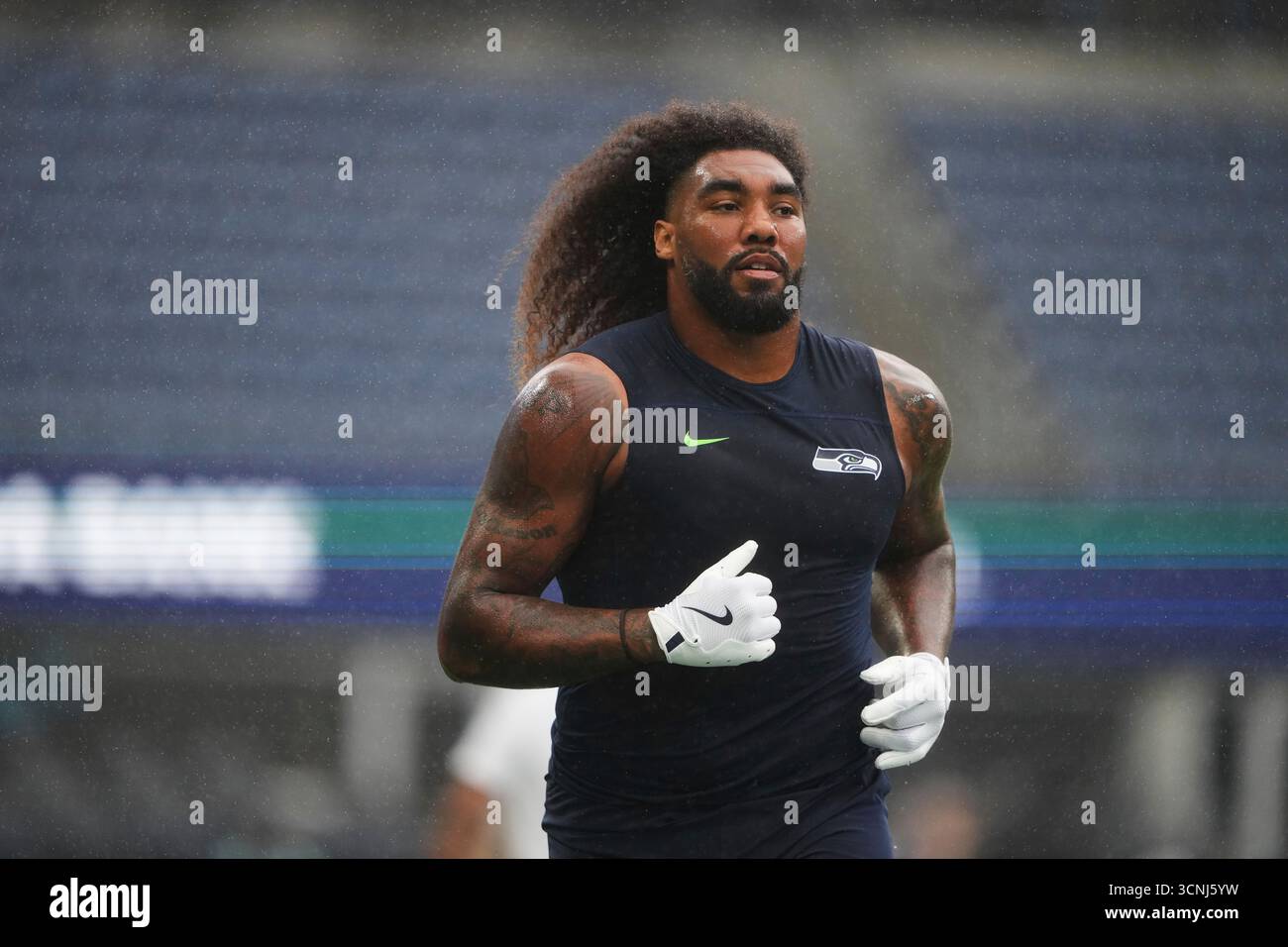 Seattle Seahawks defensive end Leonard Williams warms up before an NFL ...