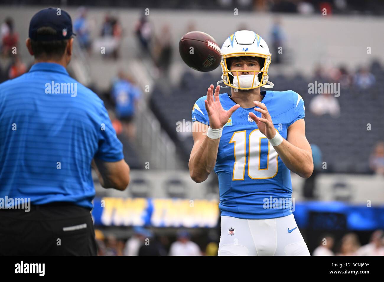 Los Angeles Chargers quarterback Justin Herbert (10) warms up before an ...