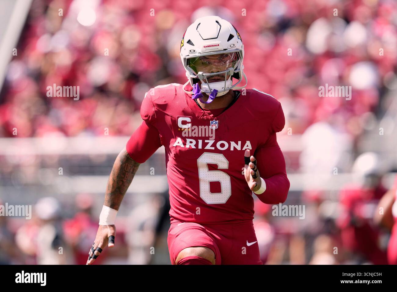 Arizona Cardinals running back James Conner warms up prior to an NFL ...