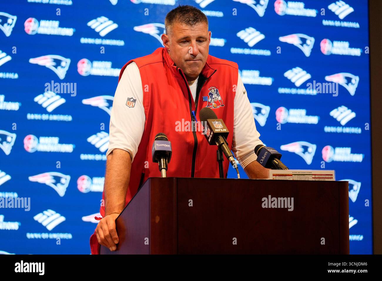 New England Patriots head coach Mike Vrabel speaks during a press ...