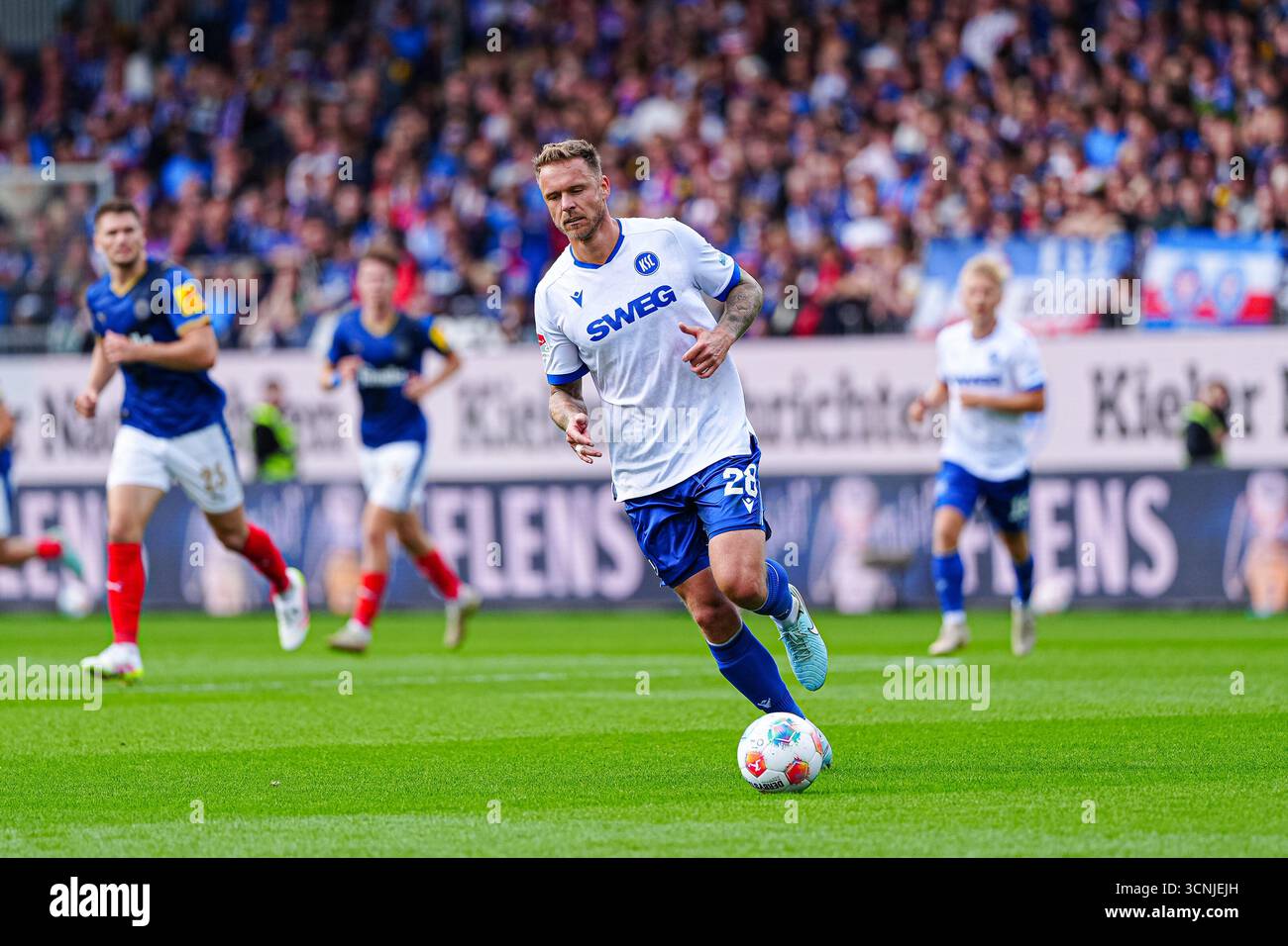 Marcel Franke (Karlsruher SC, #28) GER, Holstein Kiel vs. Karlsruher SC ...