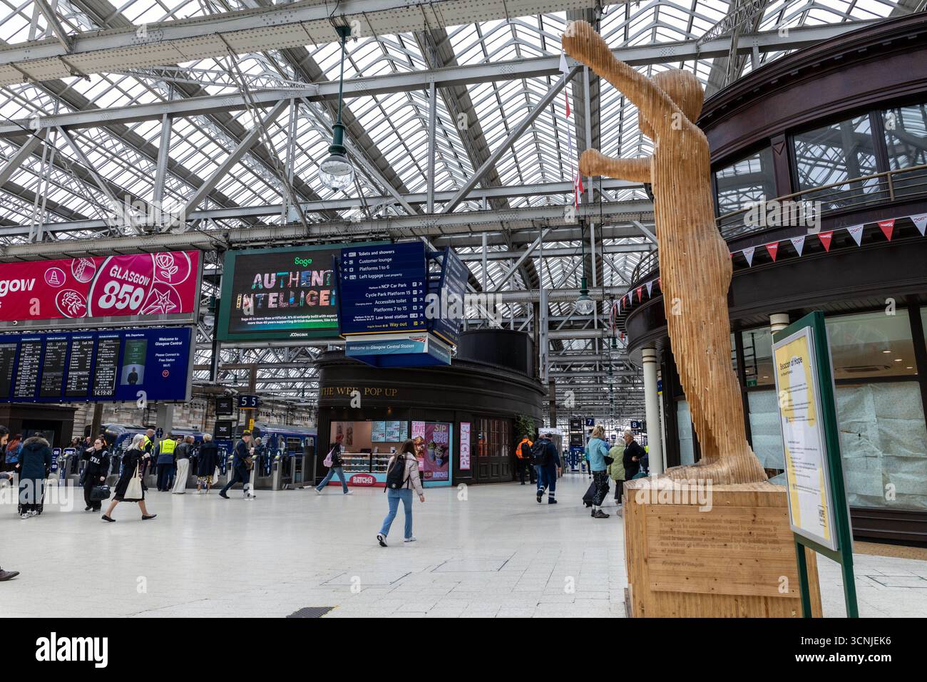 The Beacon of Hope sculpture in Glasgow Central Station Stock Photo - Alamy