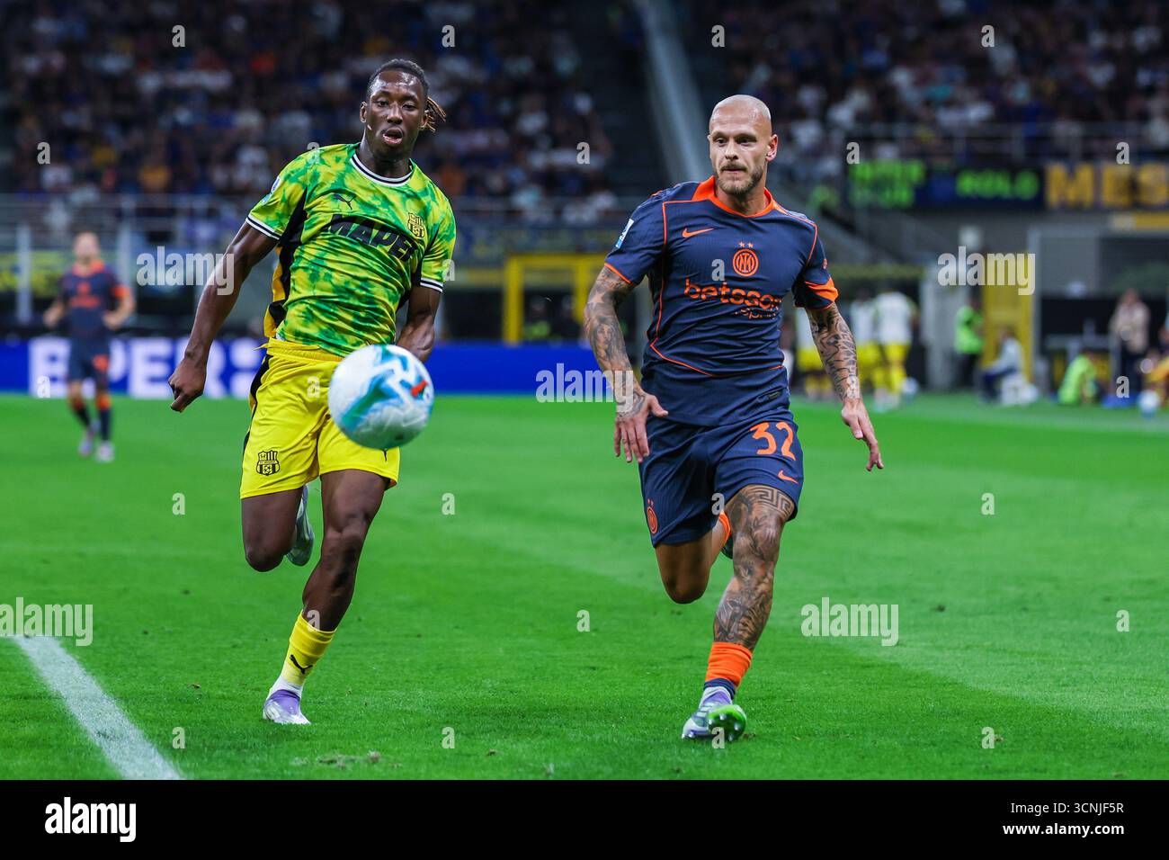 Federico Dimarco of FC Internazionale competes for the ball with Woyo ...