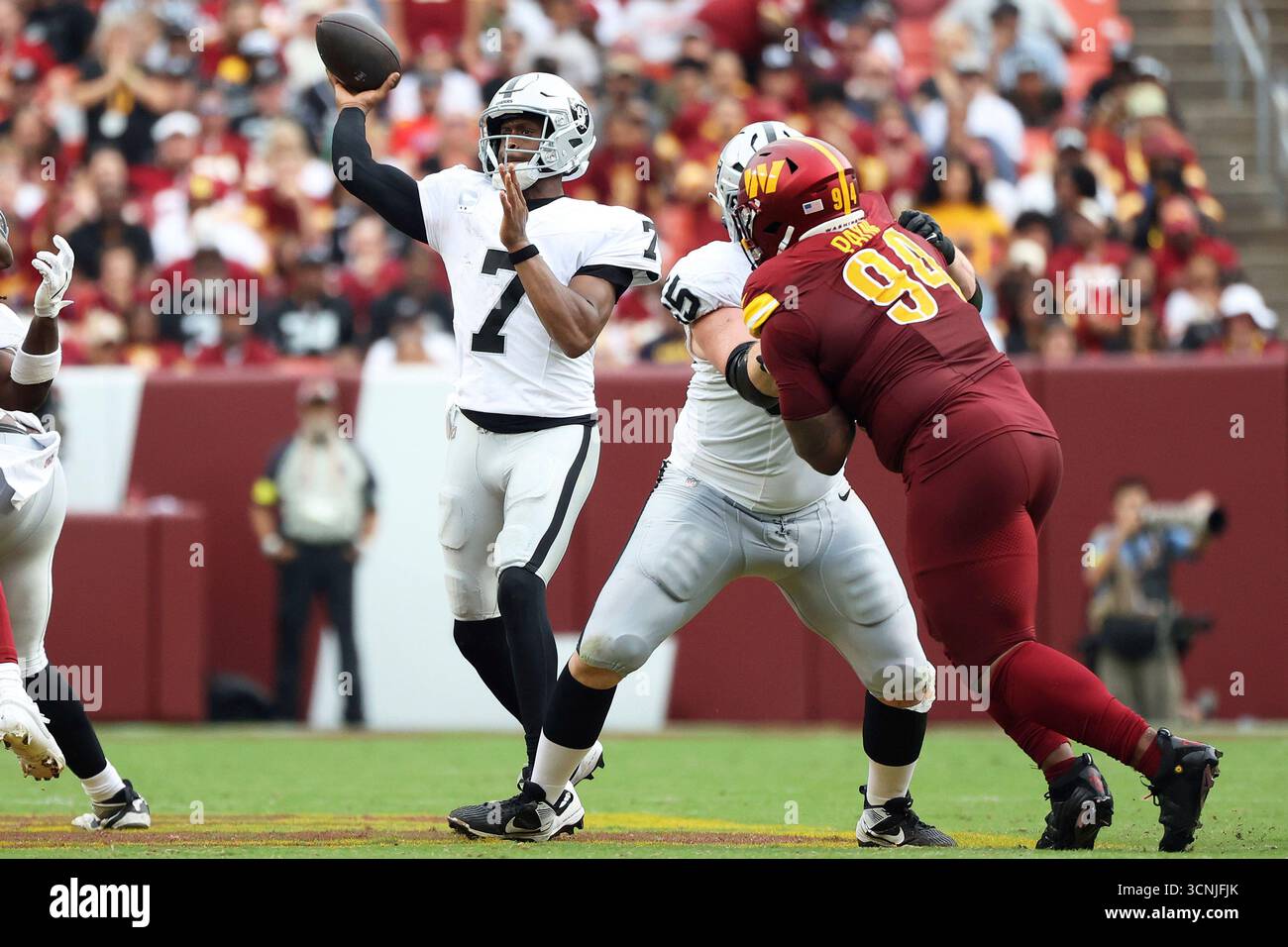 Las Vegas Raiders quarterback Geno Smith (7) throws the ball during an ...