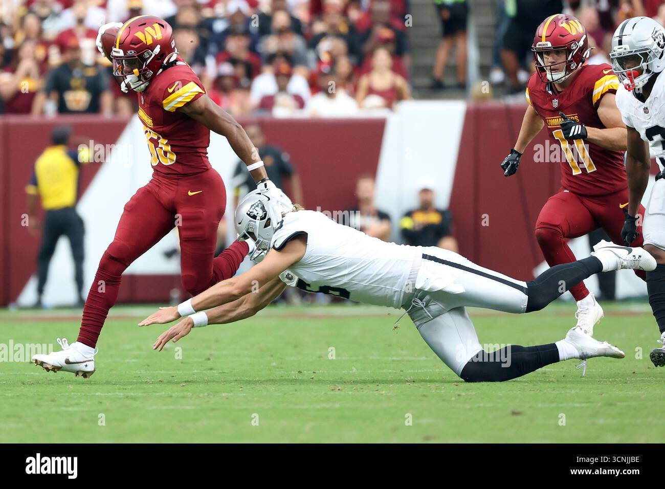 Washington Commanders wide receiver Jaylin Lane (83) runs past Las ...